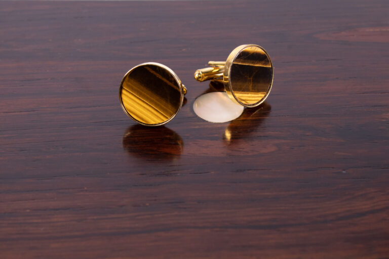 Cufflinks 101: A Gentlemen’s Introduction to Cufflinks | FredFloris